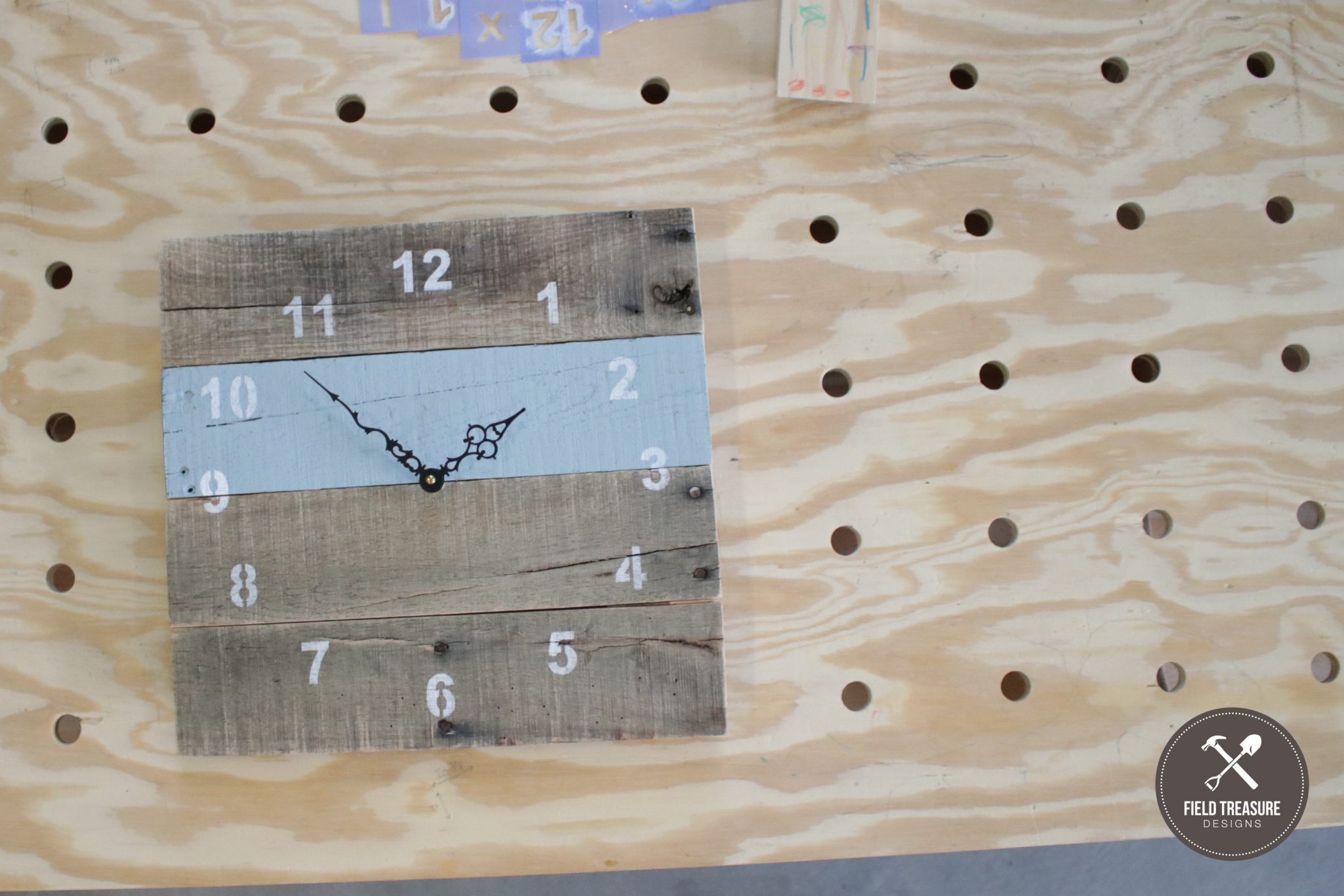 DIY Reclaimed Pallet Clock - Field Treasure Designs
