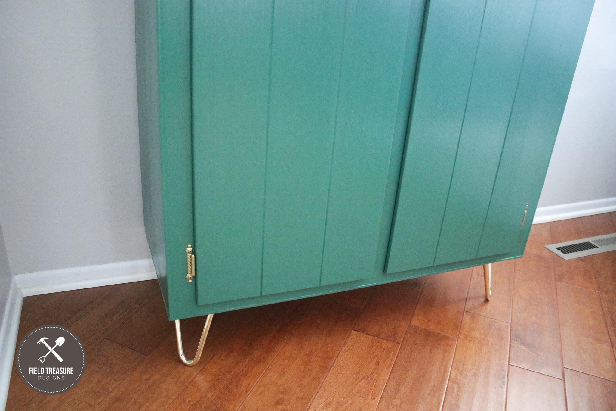 DIY Record Player Console Table - Field Treasure Designs